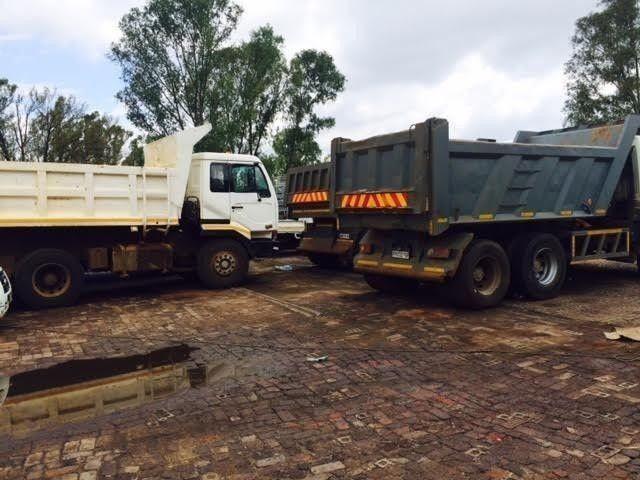 TLBs/ 10Cubic Tipper Truck For Hire And All Earth Removals+27633428935 ...